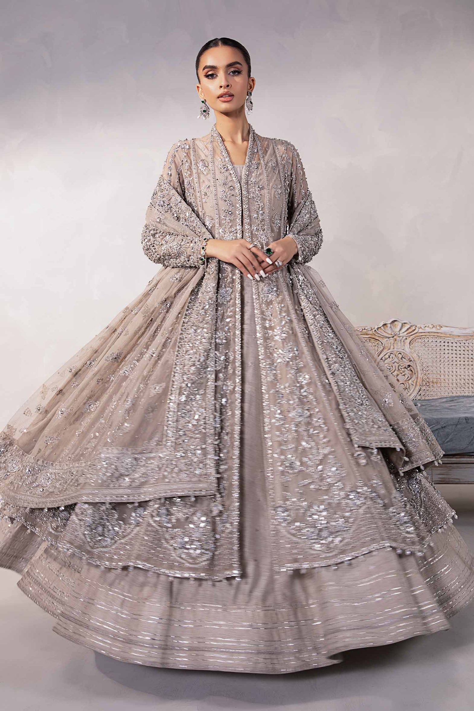 A Guide to Traditional Pakistani Clothing: Shalwar Kameez, Lehenga, an ...